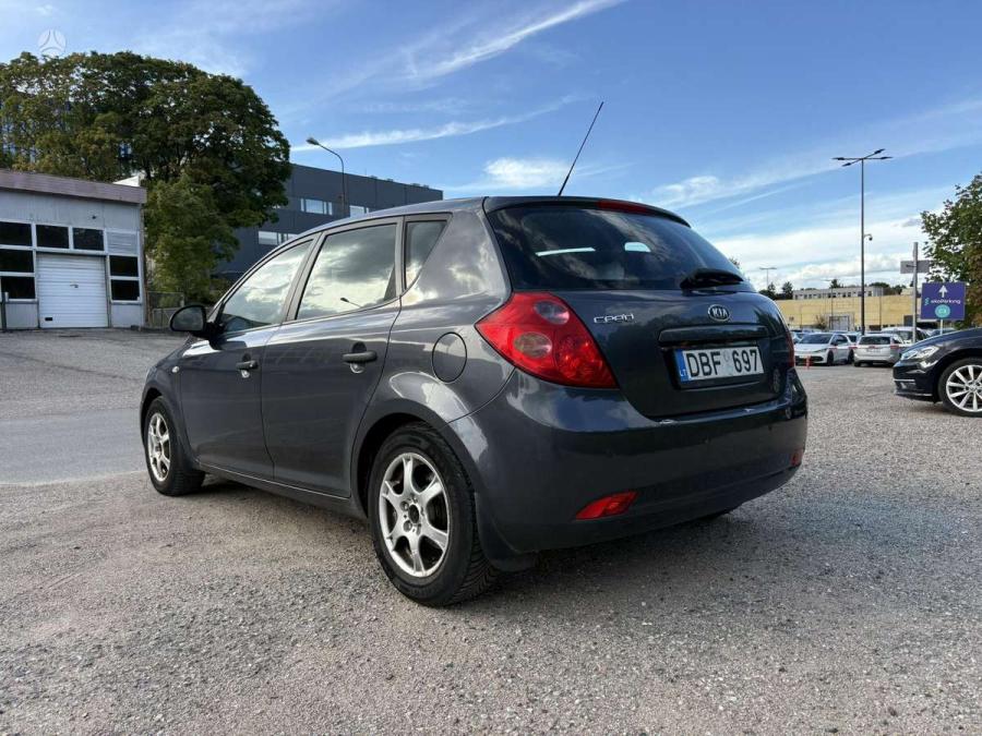 Grey Kia Ceed 2007 in Vilnius, with an engine capacity of 1.59 L and mileage of 138 thousand km for 1950 €, photo 6 on AUTOMOTO.COM.LV