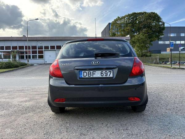 Pelēks Kia Ceed 2007 Viļņa, ar dzinēja tilpumu 1.59 L un nobraukumu 138 tūkst. km par 1950 €, foto 7 vietnē AUTOMOTO.COM.LV