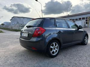 Grey Kia Ceed 2007 in Vilnius, with an engine capacity of 1.59 L and mileage of 138 thousand km for 1950 €, photo 8 on AUTOMOTO.COM.LV