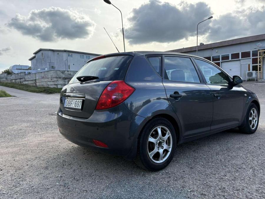 Grey Kia Ceed 2007 in Vilnius, with an engine capacity of 1.59 L and mileage of 138 thousand km for 1950 €, photo 8 on AUTOMOTO.COM.LV