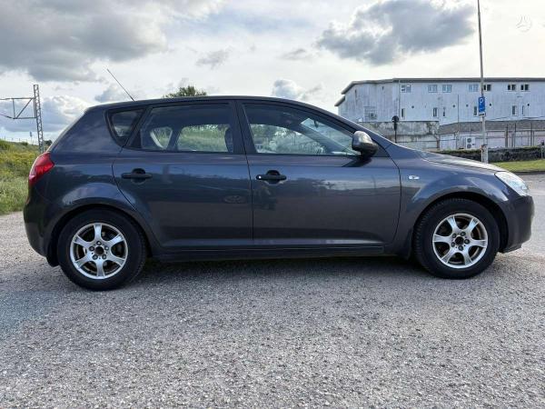 Pelēks Kia Ceed 2007 Viļņa, ar dzinēja tilpumu 1.59 L un nobraukumu 138 tūkst. km par 1950 €, foto 9 vietnē AUTOMOTO.COM.LV