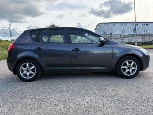 Grey Kia Ceed 2007 in Vilnius, with an engine capacity of 1.59 L and mileage of 138 thousand km for 1950 €, photo 9 on AUTOMOTO.COM.LV