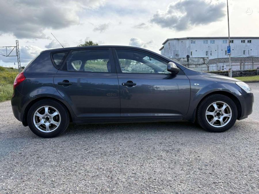Grey Kia Ceed 2007 in Vilnius, with an engine capacity of 1.59 L and mileage of 138 thousand km for 1950 €, photo 9 on AUTOMOTO.COM.LV
