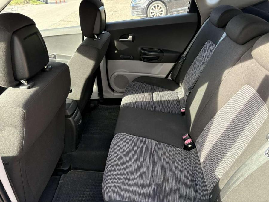 Grey Kia Ceed 2007 in Vilnius, with an engine capacity of 1.59 L and mileage of 138 thousand km for 1950 €, photo 18 on AUTOMOTO.COM.LV