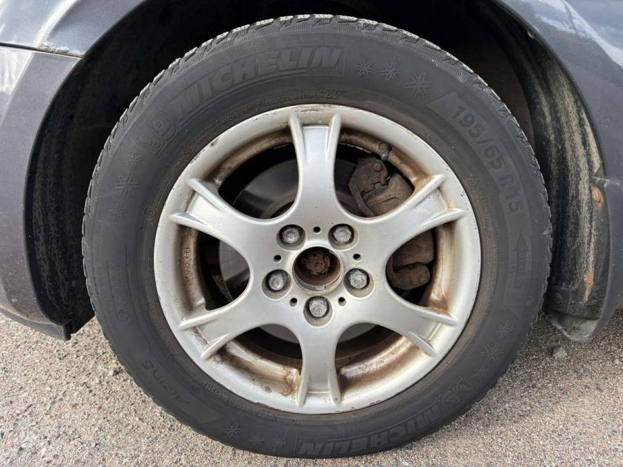 Grey Kia Ceed 2007 in Vilnius, with an engine capacity of 1.59 L and mileage of 138 thousand km for 1950 €, photo 20 on AUTOMOTO.COM.LV