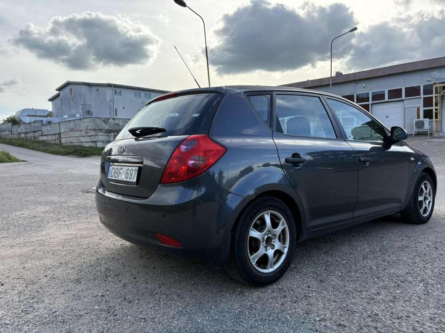 Grey Kia Ceed 2007 in Vilnius, with an engine capacity of 1.59 L and mileage of 138 thousand km for 1950 €, photo 8 on AUTOMOTO.COM.LV