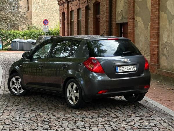 Pelēks Kia Ceed 2007 Cēsis, ar dzinēja tilpumu 1.60 L un nobraukumu 325 tūkst. km par 1990 €, foto 6 vietnē AUTOMOTO.COM.LV
