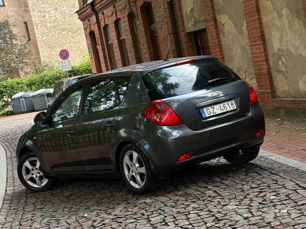 Pelēks Kia Ceed 2007 Cēsis, ar dzinēja tilpumu 1.60 L un nobraukumu 325 tūkst. km par 1990 €, foto 7 vietnē AUTOMOTO.COM.LV