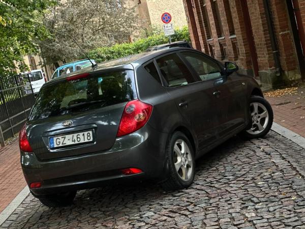 Pelēks Kia Ceed 2007 Cēsis, ar dzinēja tilpumu 1.60 L un nobraukumu 325 tūkst. km par 1990 €, foto 9 vietnē AUTOMOTO.COM.LV