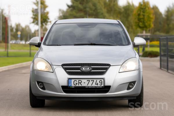 Pelēks Kia Ceed 2007 Jelgava, ar dzinēja tilpumu 1.60 L un nobraukumu 0 tūkst. km par 950 €, foto 3 vietnē AUTOMOTO.COM.LV