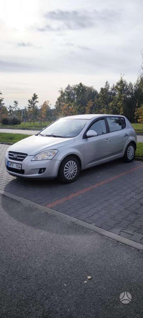 Pelēks Kia Ceed 2007 Viļņa, ar dzinēja tilpumu 1.40 L un nobraukumu 180 tūkst. km par 1400 €, foto 3 vietnē AUTOMOTO.COM.LV