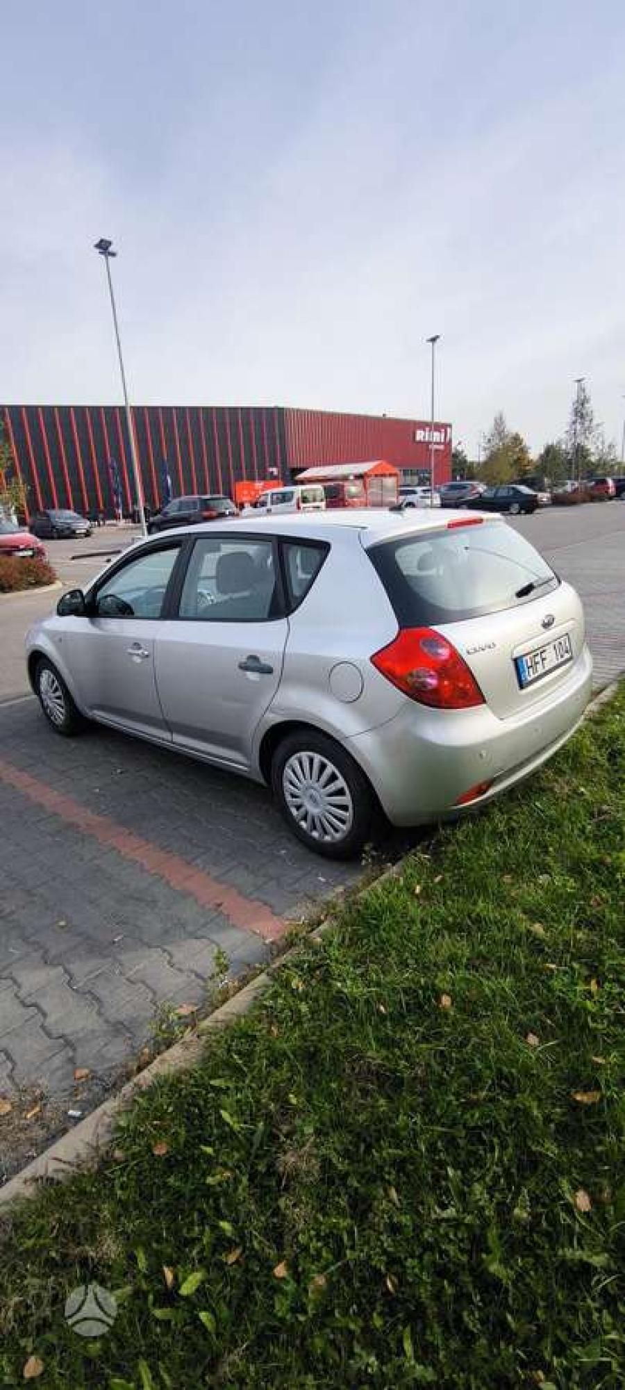 Pelēks Kia Ceed 2007 Viļņa, ar dzinēja tilpumu 1.40 L un nobraukumu 180 tūkst. km par 1400 €, foto 5 vietnē AUTOMOTO.COM.LV