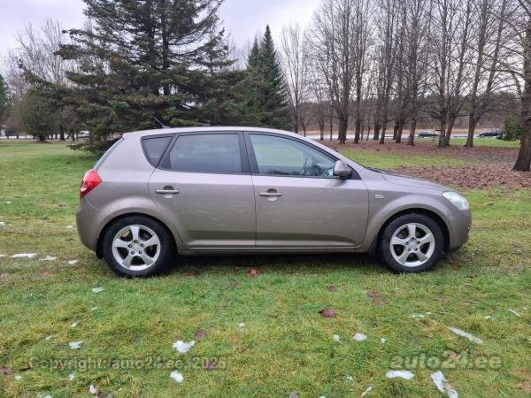 Pelēks Kia Ceed 2008 Pērnava, ar dzinēja tilpumu 1.60 L un nobraukumu 211 tūkst. km par 1999 €, foto 11 vietnē AUTOMOTO.COM.LV