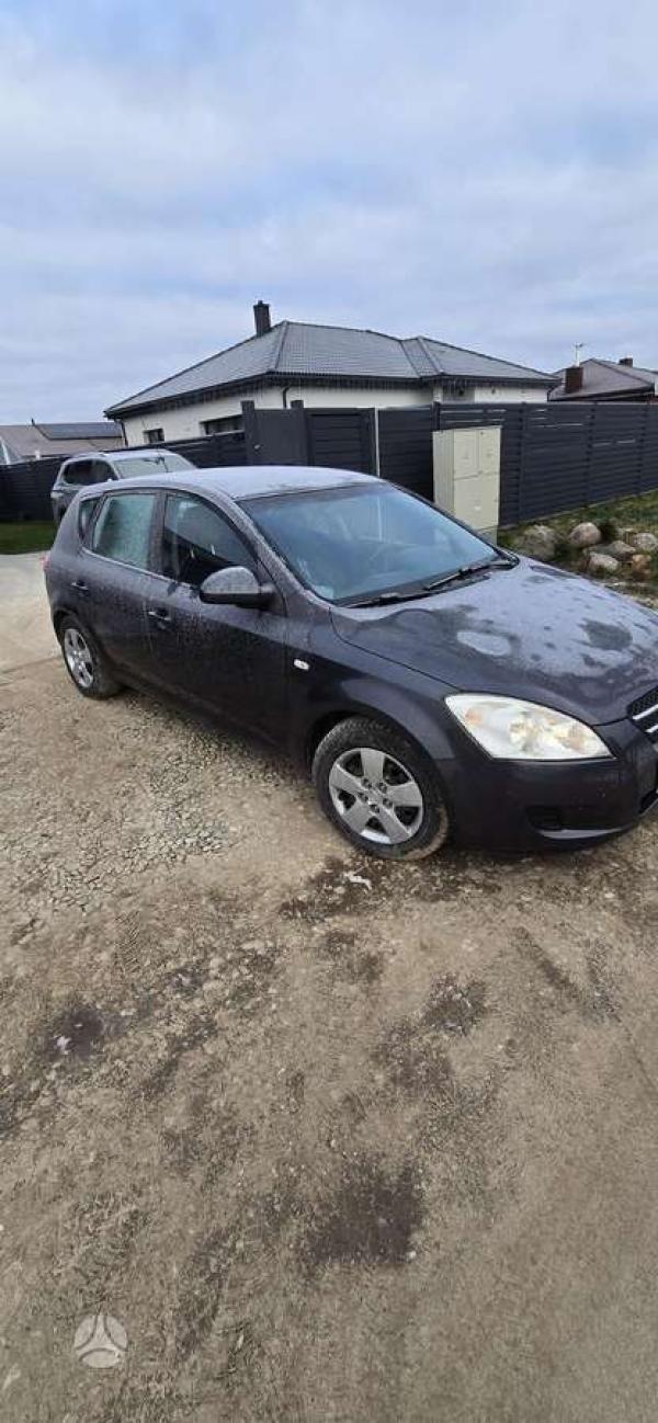 Pelēks Kia Ceed 2008 Klaipėda, ar dzinēja tilpumu 1.58 L un nobraukumu 333 tūkst. km par 1300 €, foto 2 vietnē AUTOMOTO.COM.LV