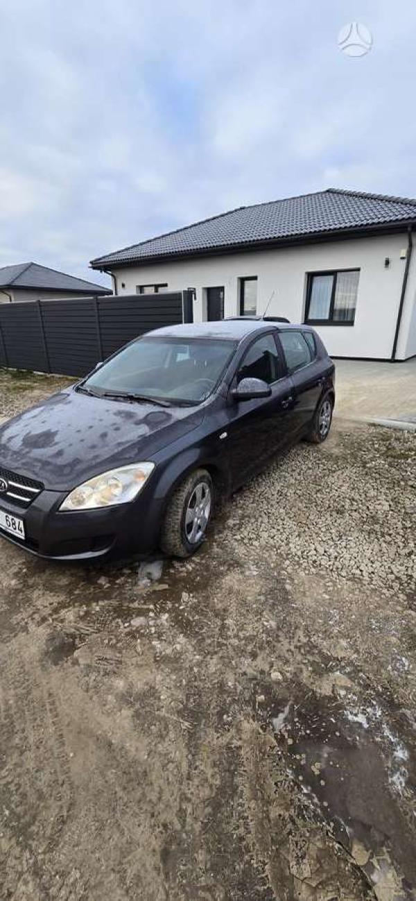 Pelēks Kia Ceed 2008 Klaipėda, ar dzinēja tilpumu 1.58 L un nobraukumu 333 tūkst. km par 1300 €, foto 3 vietnē AUTOMOTO.COM.LV