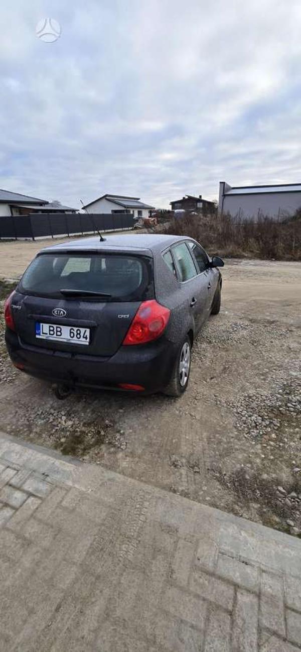Pelēks Kia Ceed 2008 Klaipėda, ar dzinēja tilpumu 1.58 L un nobraukumu 333 tūkst. km par 1300 €, foto 4 vietnē AUTOMOTO.COM.LV