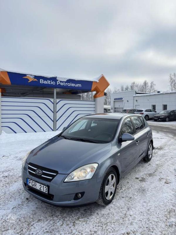 Pelēks Kia Ceed 2008 Viļņa, ar dzinēja tilpumu 1.58 L un nobraukumu 170 tūkst. km par 1350 €, foto 1 vietnē AUTOMOTO.COM.LV