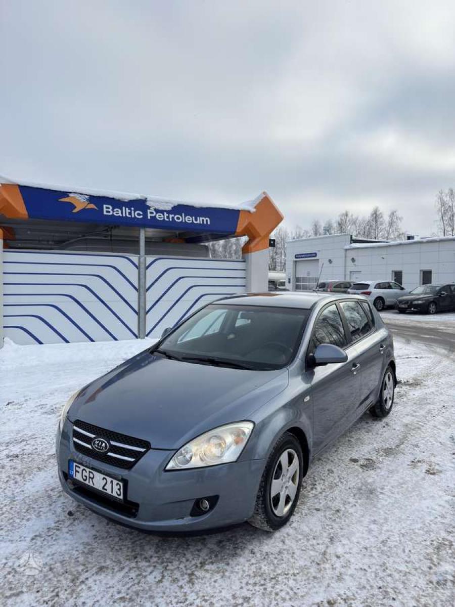 Pelēks Kia Ceed 2008 Viļņa, ar dzinēja tilpumu 1.58 L un nobraukumu 170 tūkst. km par 1350 €, foto 1 vietnē AUTOMOTO.COM.LV