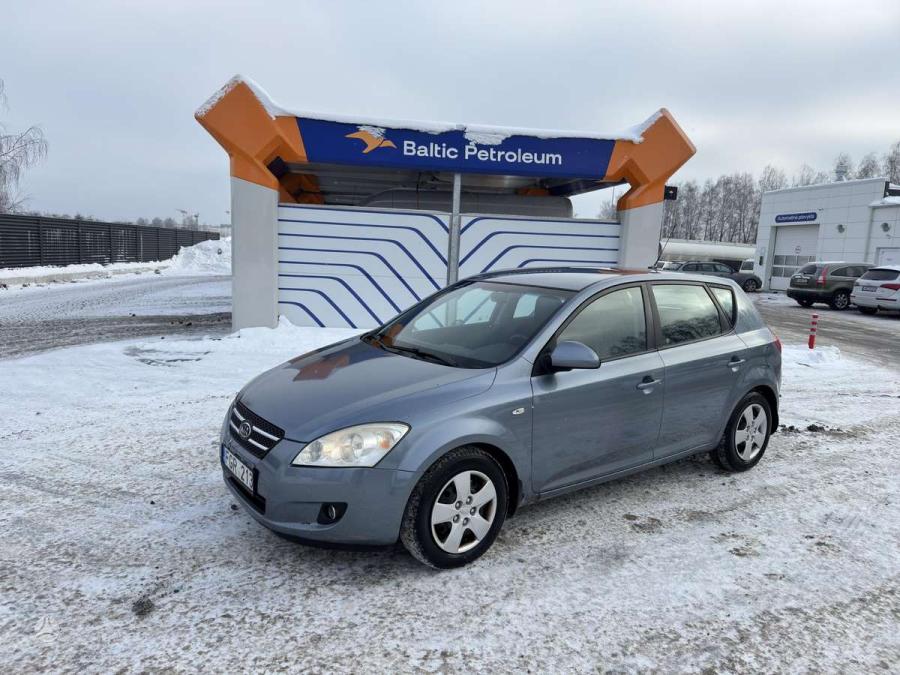 Pelēks Kia Ceed 2008 Viļņa, ar dzinēja tilpumu 1.58 L un nobraukumu 170 tūkst. km par 1350 €, foto 2 vietnē AUTOMOTO.COM.LV