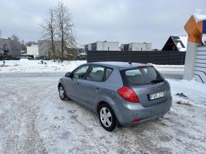 Pelēks Kia Ceed 2008 Viļņa, ar dzinēja tilpumu 1.58 L un nobraukumu 170 tūkst. km par 1350 €, foto 4 vietnē AUTOMOTO.COM.LV