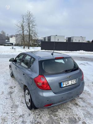Pelēks Kia Ceed 2008 Viļņa, ar dzinēja tilpumu 1.58 L un nobraukumu 170 tūkst. km par 1350 €, foto 5 vietnē AUTOMOTO.COM.LV