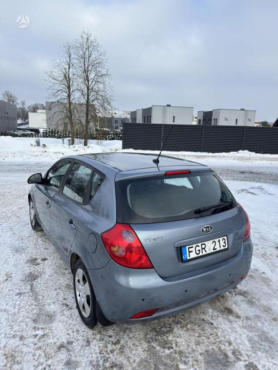 Pelēks Kia Ceed 2008 Viļņa, ar dzinēja tilpumu 1.58 L un nobraukumu 170 tūkst. km par 1350 €, foto 5 vietnē AUTOMOTO.COM.LV