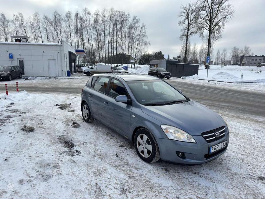 Pelēks Kia Ceed 2008 Viļņa, ar dzinēja tilpumu 1.58 L un nobraukumu 170 tūkst. km par 1350 €, foto 6 vietnē AUTOMOTO.COM.LV
