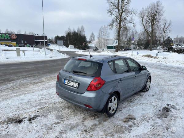Pelēks Kia Ceed 2008 Viļņa, ar dzinēja tilpumu 1.58 L un nobraukumu 170 tūkst. km par 1350 €, foto 7 vietnē AUTOMOTO.COM.LV