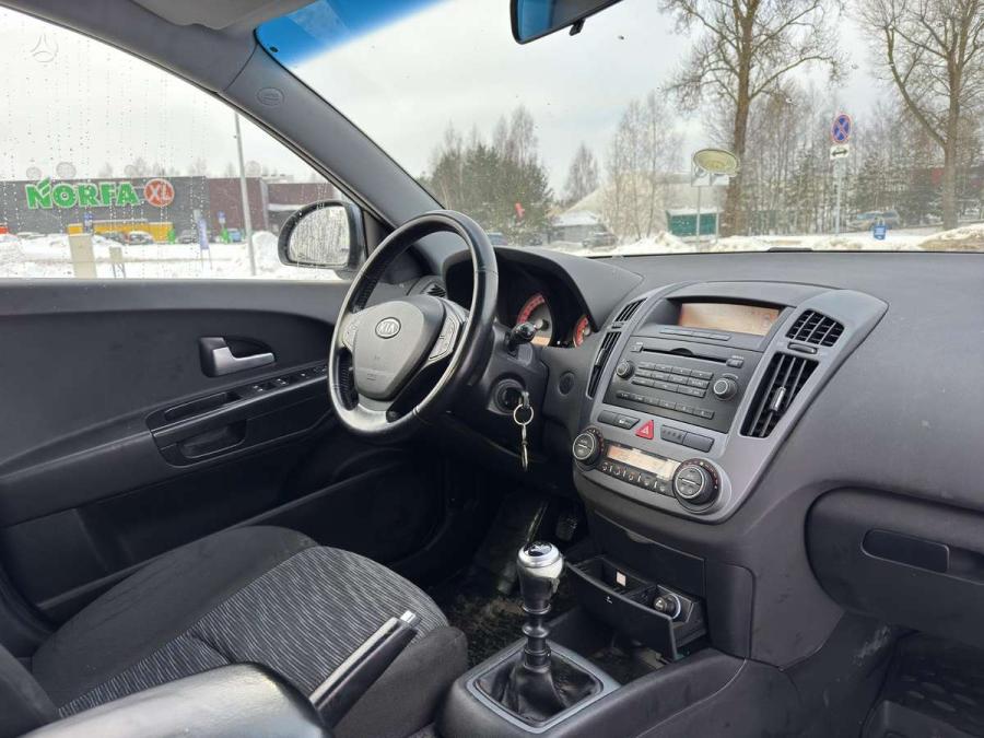 Pelēks Kia Ceed 2008 Viļņa, ar dzinēja tilpumu 1.58 L un nobraukumu 170 tūkst. km par 1350 €, foto 11 vietnē AUTOMOTO.COM.LV
