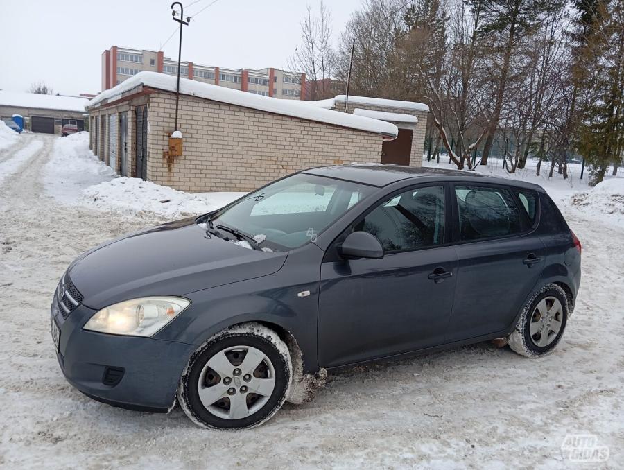 Pelēks Kia Ceed 2008 Telšiai, ar dzinēja tilpumu 1.60 L un nobraukumu 334 tūkst. km par 1750 €, foto 1 vietnē AUTOMOTO.COM.LV