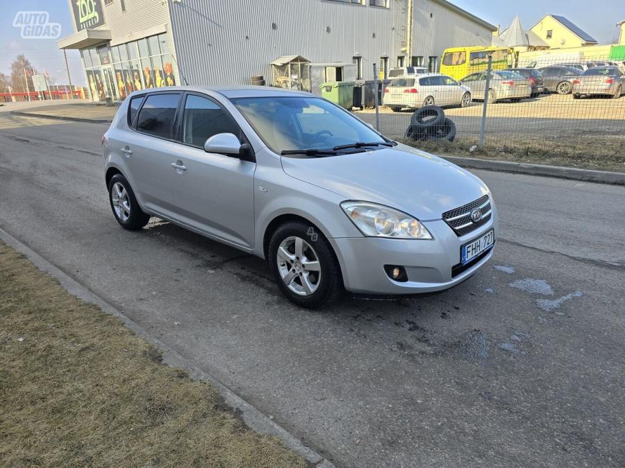 Grey Kia Ceed 2008 in Radviliskis, with an engine capacity of 1.60 L and mileage of 359 thousand km for 1550 €, photo 2 on AUTOMOTO.COM.LV