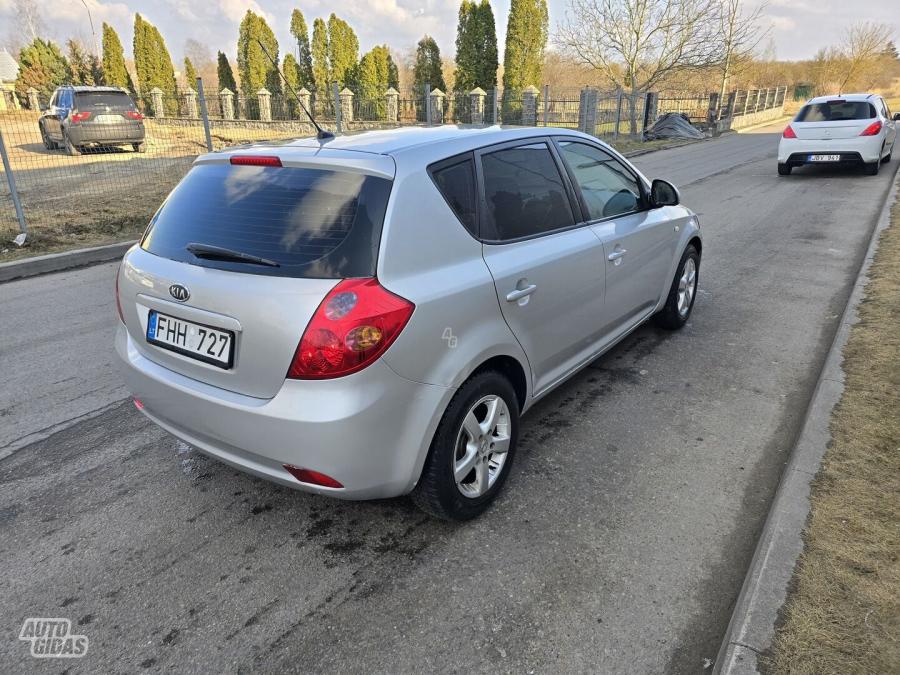 Grey Kia Ceed 2008 in Radviliskis, with an engine capacity of 1.60 L and mileage of 359 thousand km for 1550 €, photo 3 on AUTOMOTO.COM.LV