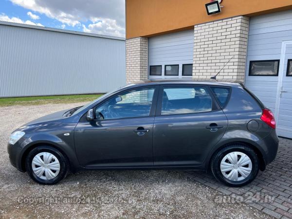 Pelēks Kia Ceed 2008 Paide, ar dzinēja tilpumu 1.40 L un nobraukumu 90 tūkst. km par 3399 €, foto 5 vietnē AUTOMOTO.COM.LV