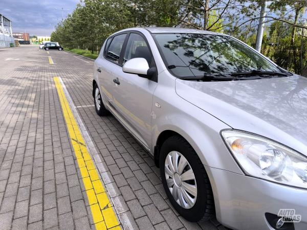 Pelēks Kia Ceed 2008 Kauņa, ar dzinēja tilpumu 1.60 L un nobraukumu 231 tūkst. km par 2350 €, foto 2 vietnē AUTOMOTO.COM.LV
