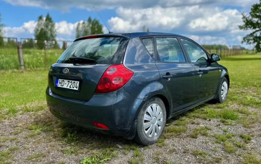 Pelēks Kia Ceed 2008 Jelgava, ar dzinēja tilpumu 1.60 L un nobraukumu 252 tūkst. km par 990 €, foto 6 vietnē AUTOMOTO.COM.LV