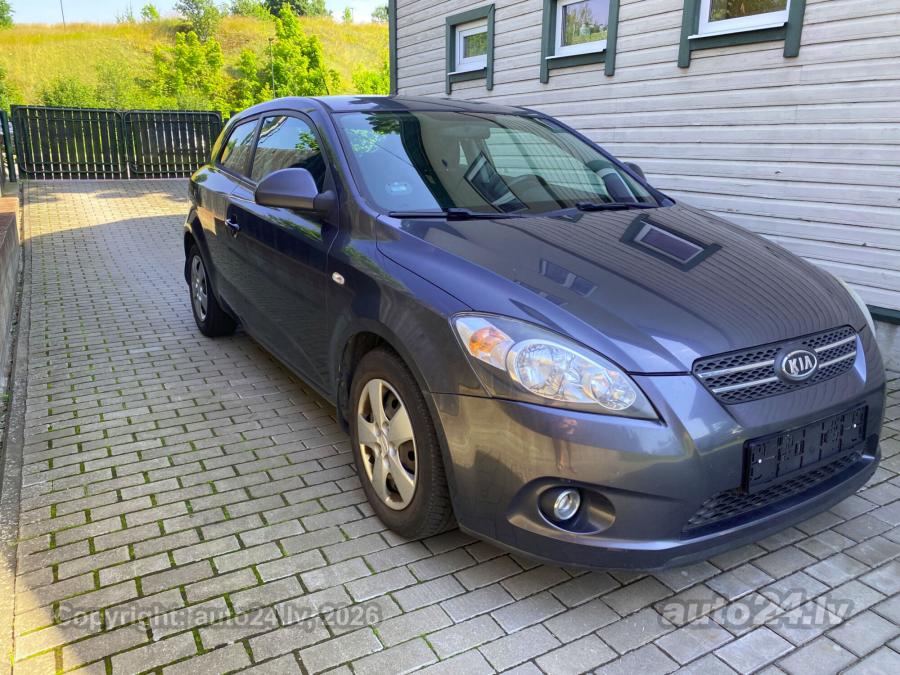 Pelēks Kia Ceed 2008 Tallina, ar dzinēja tilpumu 1.60 L un nobraukumu 275 tūkst. km par 3490 €, foto 4 vietnē AUTOMOTO.COM.LV