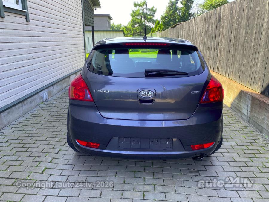 Pelēks Kia Ceed 2008 Tallina, ar dzinēja tilpumu 1.60 L un nobraukumu 275 tūkst. km par 3490 €, foto 6 vietnē AUTOMOTO.COM.LV