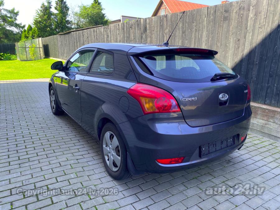 Pelēks Kia Ceed 2008 Tallina, ar dzinēja tilpumu 1.60 L un nobraukumu 275 tūkst. km par 3490 €, foto 7 vietnē AUTOMOTO.COM.LV
