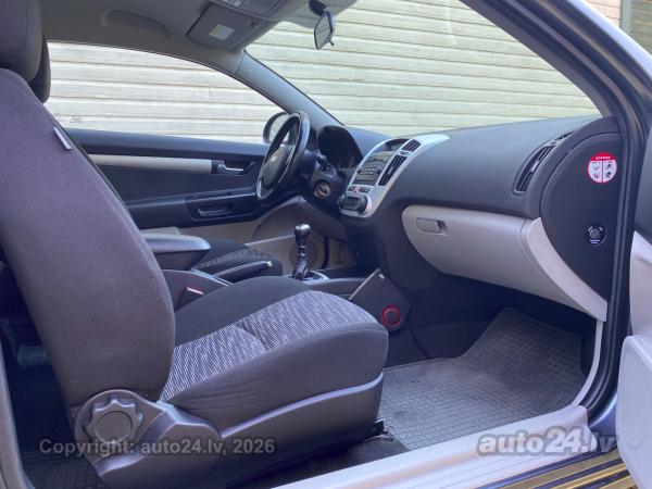 Grey Kia Ceed 2008 in Tallinn, with an engine capacity of 1.60 L and mileage of 275 thousand km for 3490 €, photo 8 on AUTOMOTO.COM.LV
