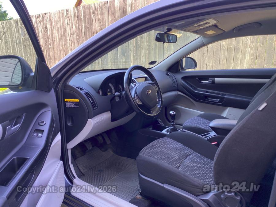 Pelēks Kia Ceed 2008 Tallina, ar dzinēja tilpumu 1.60 L un nobraukumu 275 tūkst. km par 3490 €, foto 14 vietnē AUTOMOTO.COM.LV