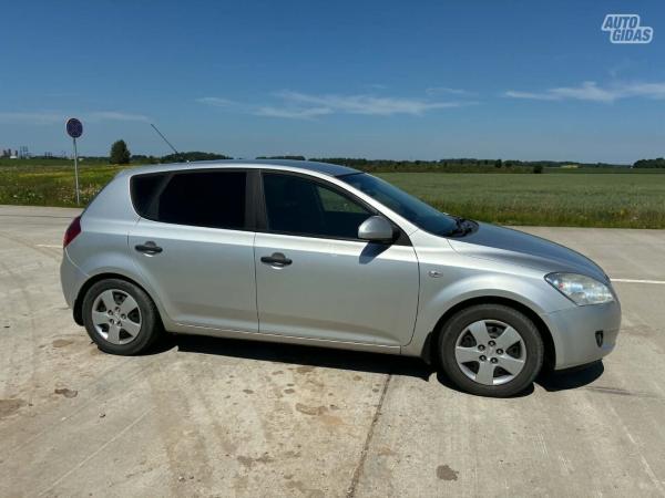 Pelēks Kia Ceed 2008 Klaipėda, ar dzinēja tilpumu 1.40 L un nobraukumu 224 tūkst. km par 1600 €, foto 1 vietnē AUTOMOTO.COM.LV