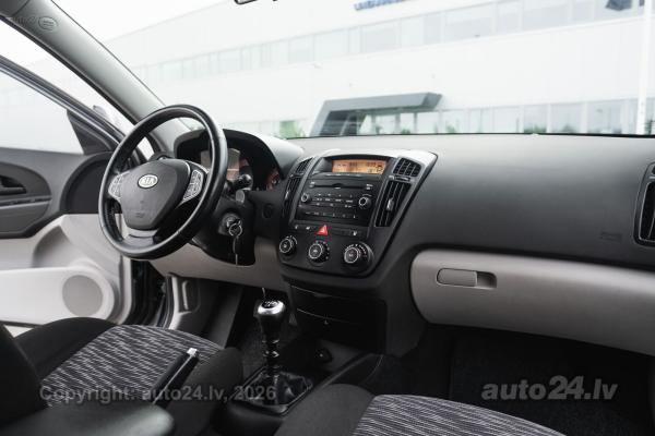 Grey Kia Ceed 2008 in Tallinn, with an engine capacity of 1.60 L and mileage of 220 thousand km for 1999 €, photo 10 on AUTOMOTO.COM.LV