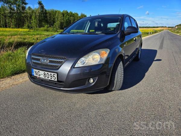 Grey Kia Ceed 2008 in Bauska, with an engine capacity of 1.60 L and mileage of 256 thousand km for 2500 €, photo 1 on AUTOMOTO.COM.LV