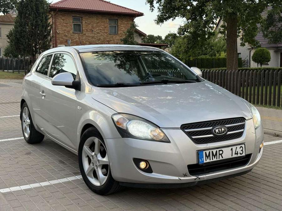 Pelēks Kia Ceed 2008 Ukmergė, ar dzinēja tilpumu 1.99 L un nobraukumu 270 tūkst. km par 1300 €, foto 1 vietnē AUTOMOTO.COM.LV