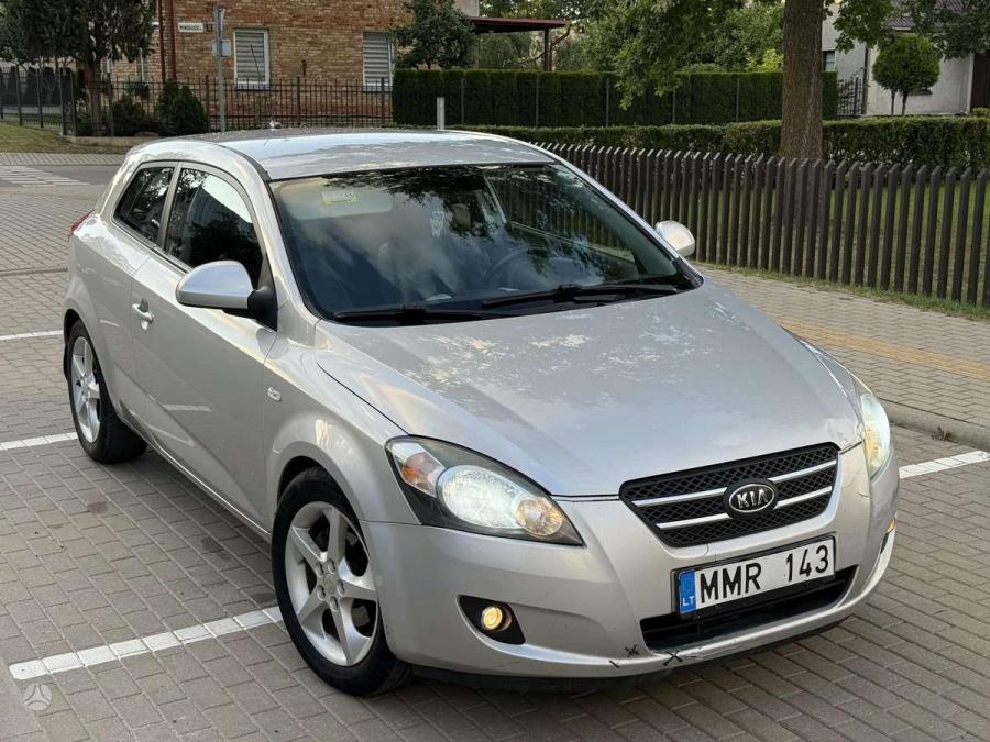 Pelēks Kia Ceed 2008 Ukmergė, ar dzinēja tilpumu 1.99 L un nobraukumu 270 tūkst. km par 1300 €, foto 3 vietnē AUTOMOTO.COM.LV