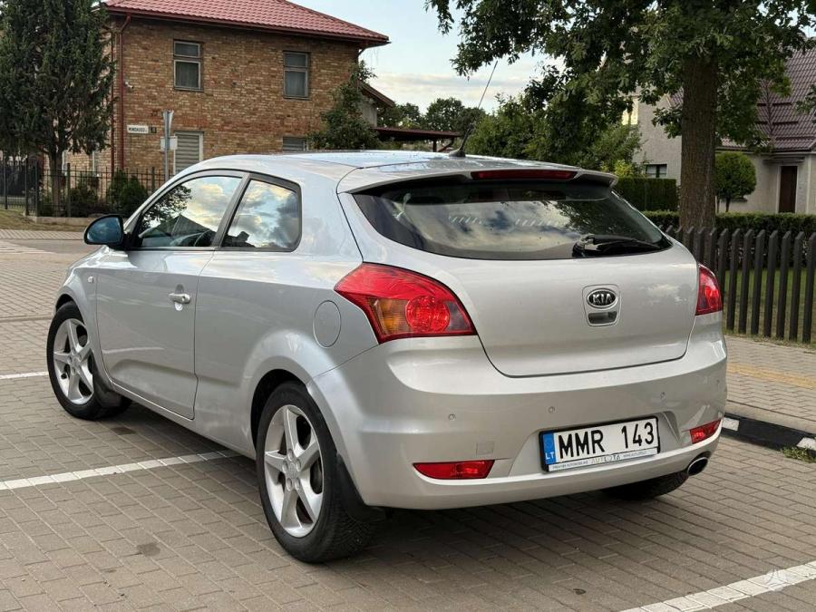 Pelēks Kia Ceed 2008 Ukmergė, ar dzinēja tilpumu 1.99 L un nobraukumu 270 tūkst. km par 1300 €, foto 4 vietnē AUTOMOTO.COM.LV