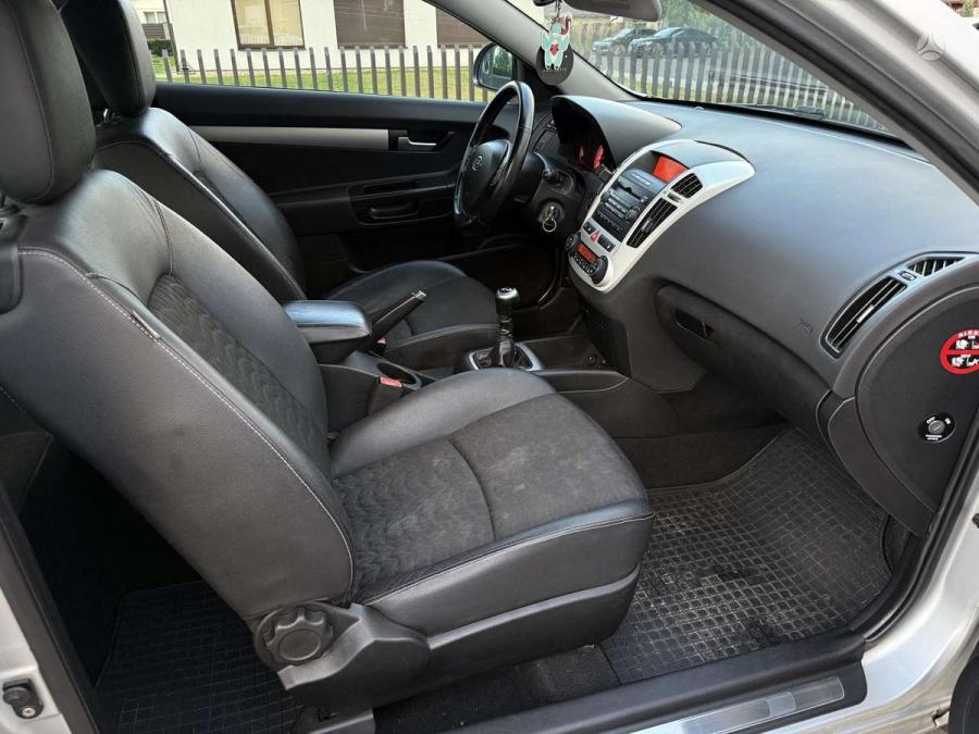 Pelēks Kia Ceed 2008 Ukmergė, ar dzinēja tilpumu 1.99 L un nobraukumu 270 tūkst. km par 1300 €, foto 14 vietnē AUTOMOTO.COM.LV