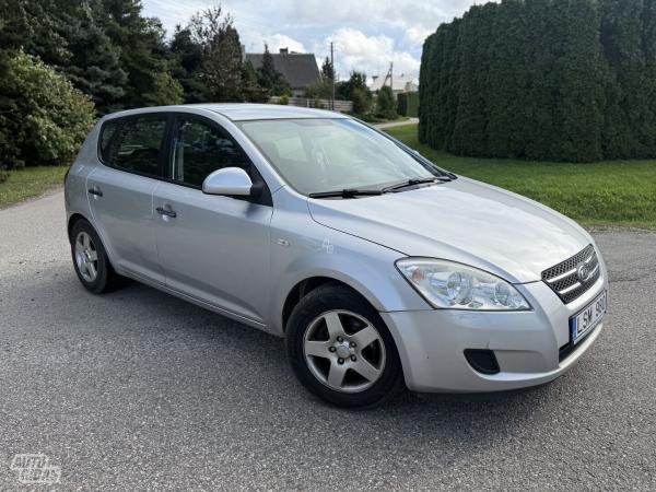 Kia Ceed 2008 in Vilnius on AUTOMOTO.COM.LV Grey Kia Ceed 2008 in Vilnius, with an engine capacity of 1.40 L and mileage of 309 thousand km for 1600 €, photo 3 on AUTOMOTO.COM.LV
