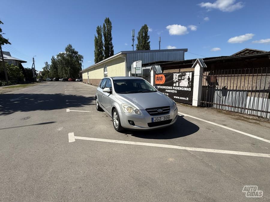 Grey Kia Ceed 2009 in Panevezys, with an engine capacity of 1.60 L and mileage of 265 thousand km for 1600 €, photo 6 on AUTOMOTO.COM.LV