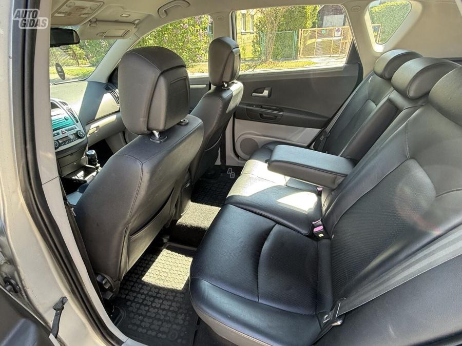 Grey Kia Ceed 2009 in Panevezys, with an engine capacity of 1.60 L and mileage of 265 thousand km for 1600 €, photo 9 on AUTOMOTO.COM.LV